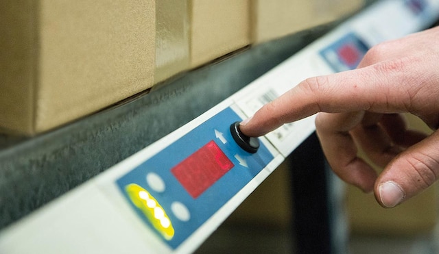 Proceso de picking con un sistema WMS para logística de bodegas - Mecalux.cl