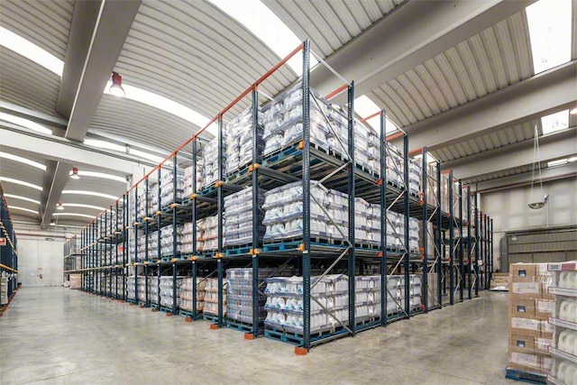 Sistemas de almacenamiento para la bodega - Mecalux.cl