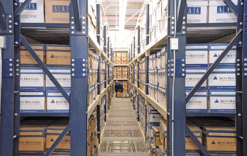 Una bodega con racks selectivos para Iron Mountain - Mecalux.cl